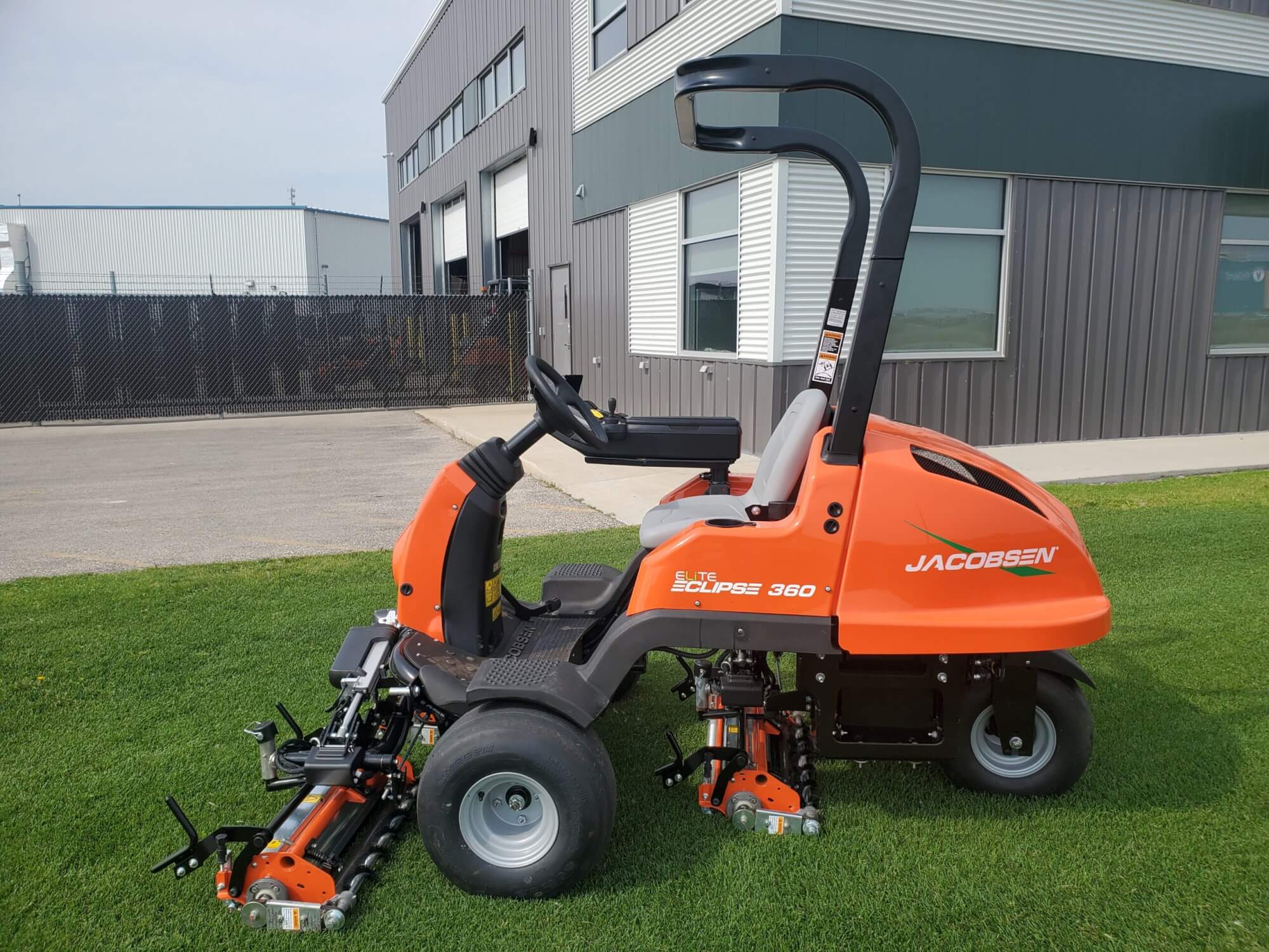 2024 Jacobsen Elite Eclipse 360 Lithium Powered Triplex Greens Mower ...